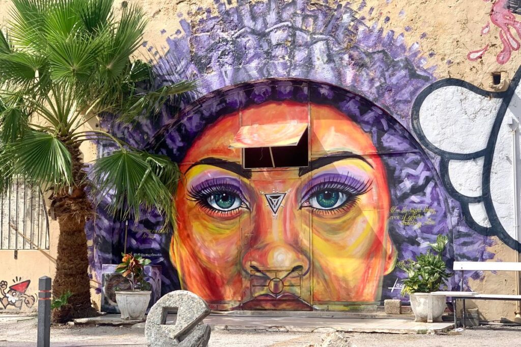 8 fresques murales géantes dans des petites villes françaises à découvrir