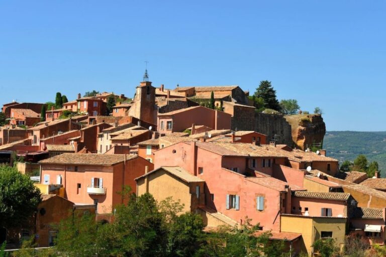 Les plus charmants villages perchés de Provence à explorer cet été